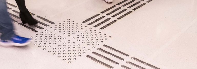 L'utilisation des bandes et équipements podotactiles